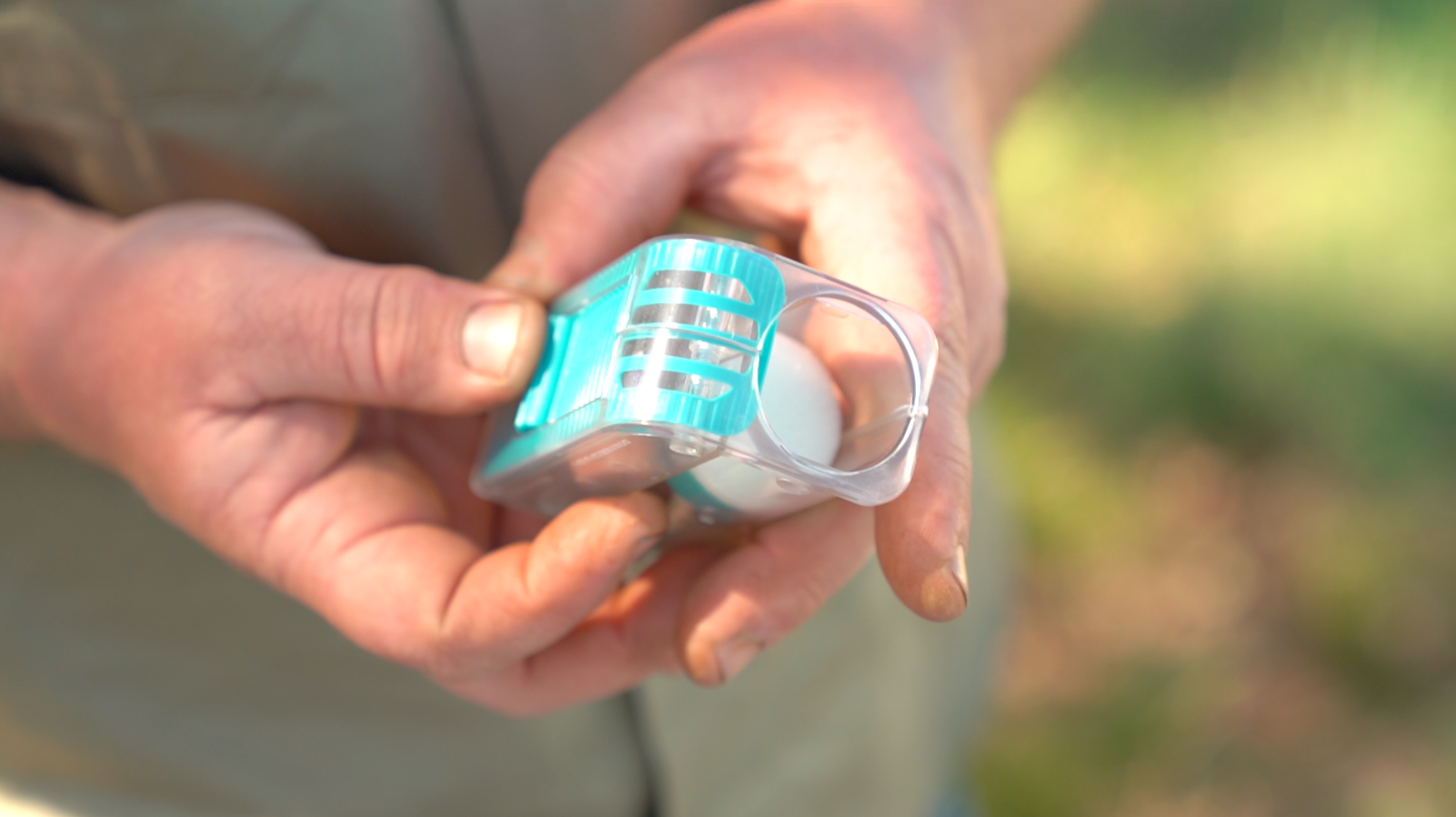 One Hand Queen Catcher - Ecrotek Beekeeping Supplies Australia